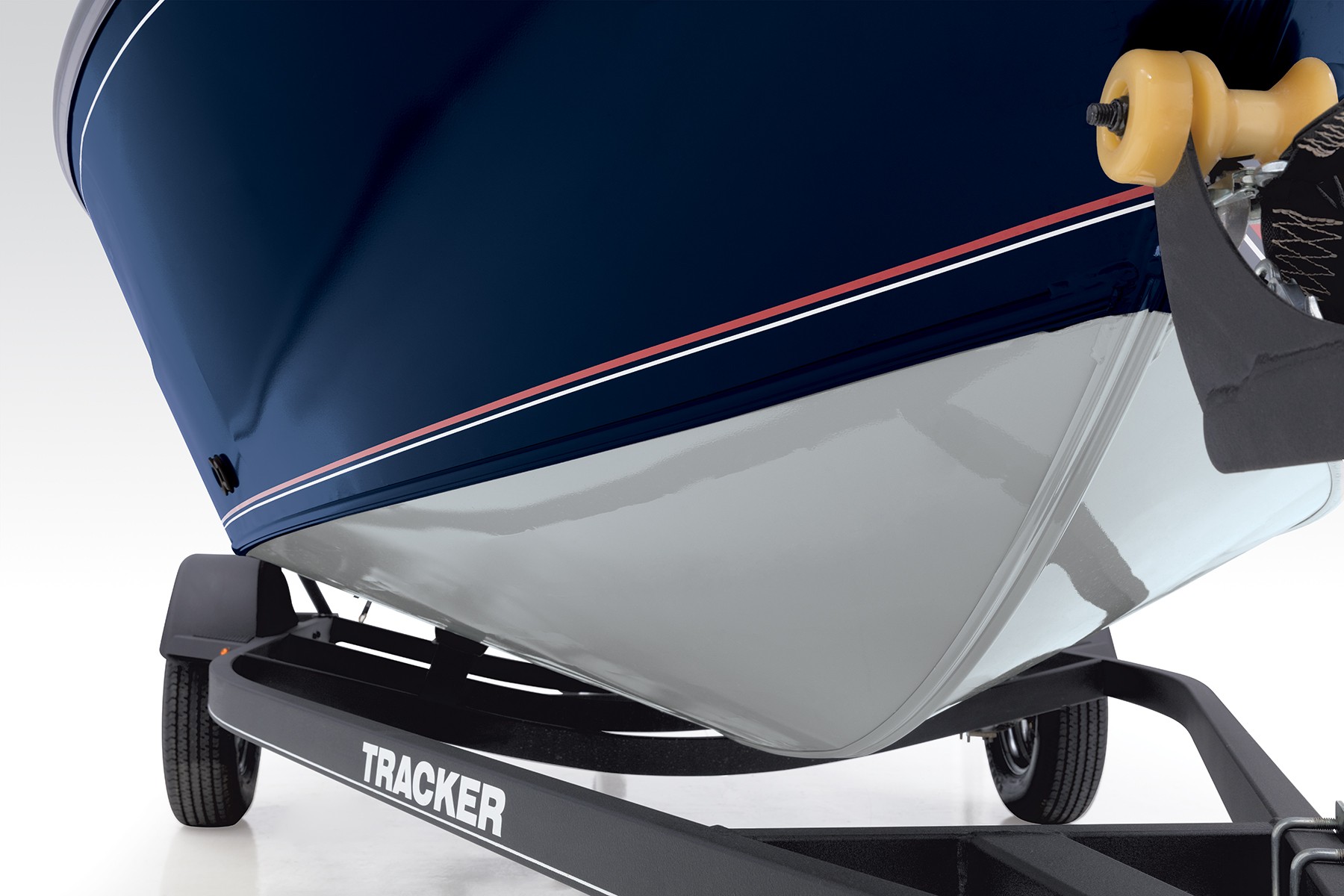 2019 PRO GUIDE V-16 WT - TRACKER Deep V Multi-Species Boat