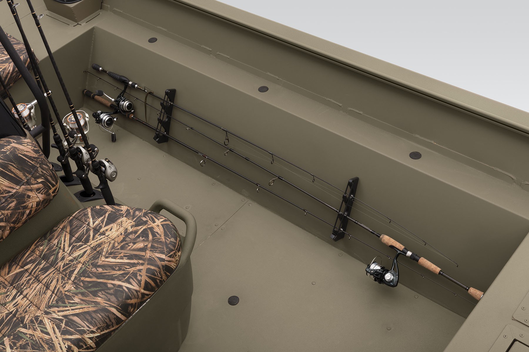 TRACKER GRIZZLY 2072 CC | 21ft. 5in. Center Console Jon Boat