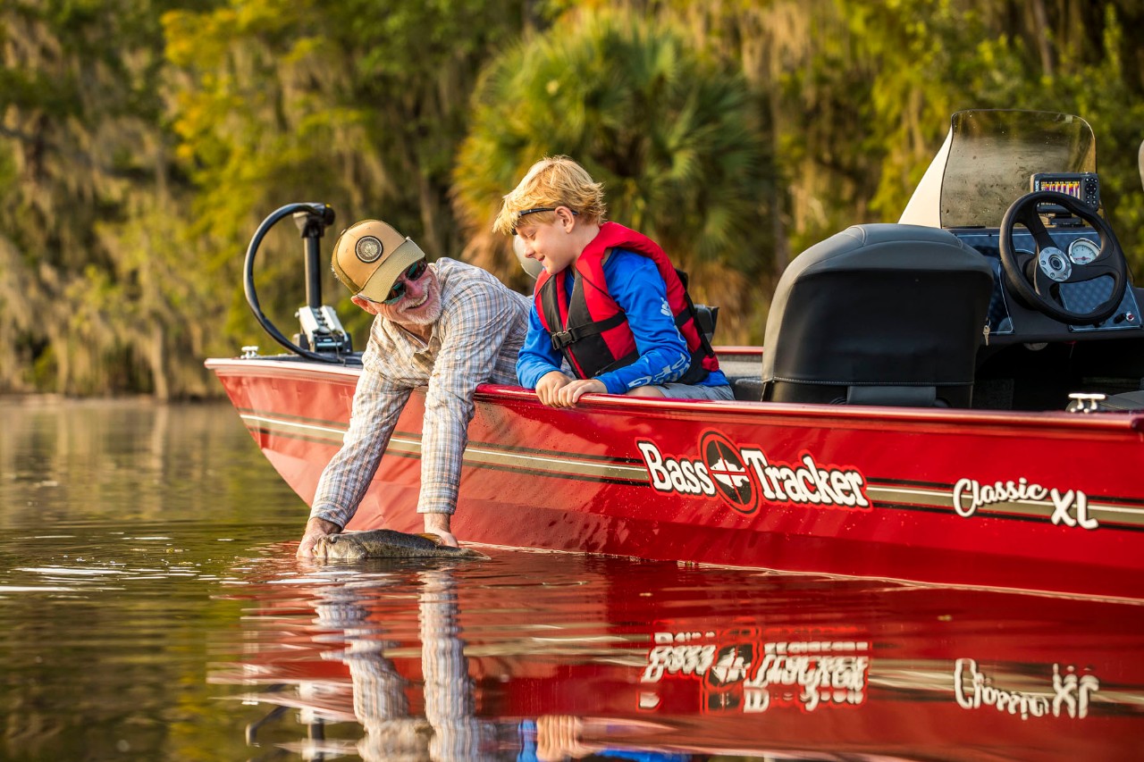 BASS TRACKER Classic XL - TRACKER Mod V Bass Boat
