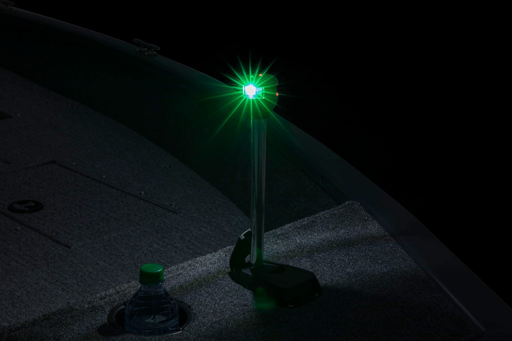 Guide V-16 Laker DLX T - TRACKER Deep V Multi-Species Boat