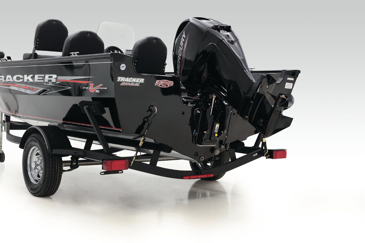 2020 PRO GUIDE V-16 SC - TRACKER Deep V Multi-Species Boat