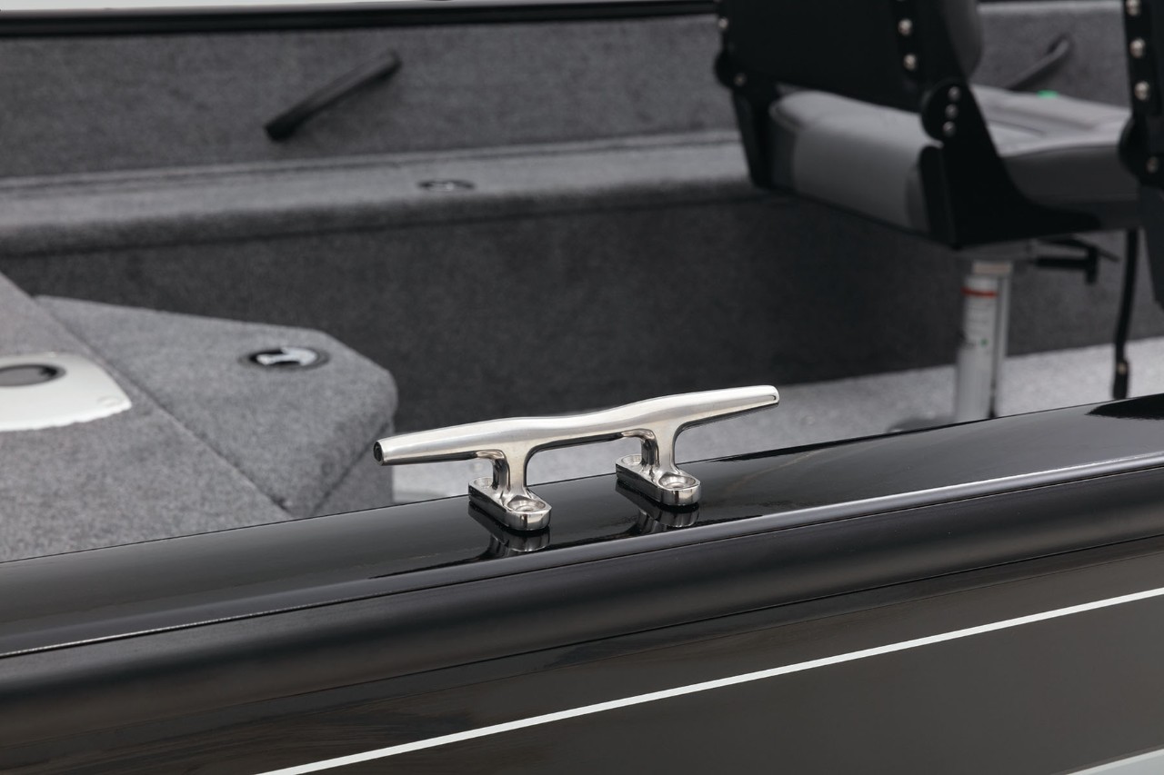 PRO GUIDE V-16 SC - TRACKER Deep V Multi-Species Boat