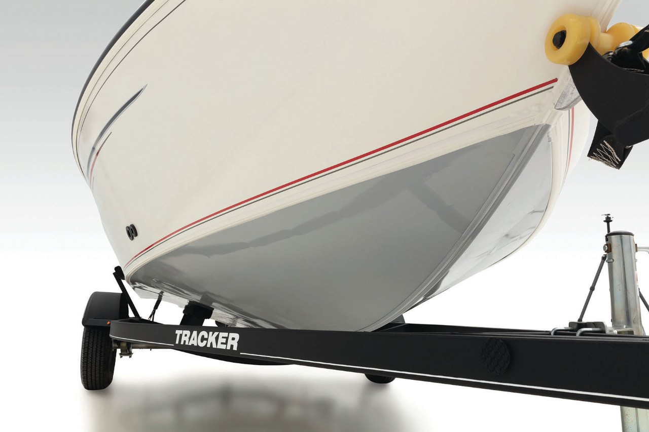 2020 PRO GUIDE V-16 WT - TRACKER Deep V Multi-Species Boat