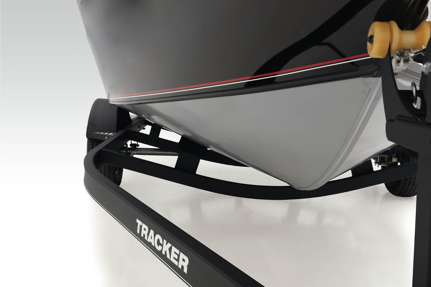 2020 PRO GUIDE V-165 WT - TRACKER Deep V Multi-Species Boat