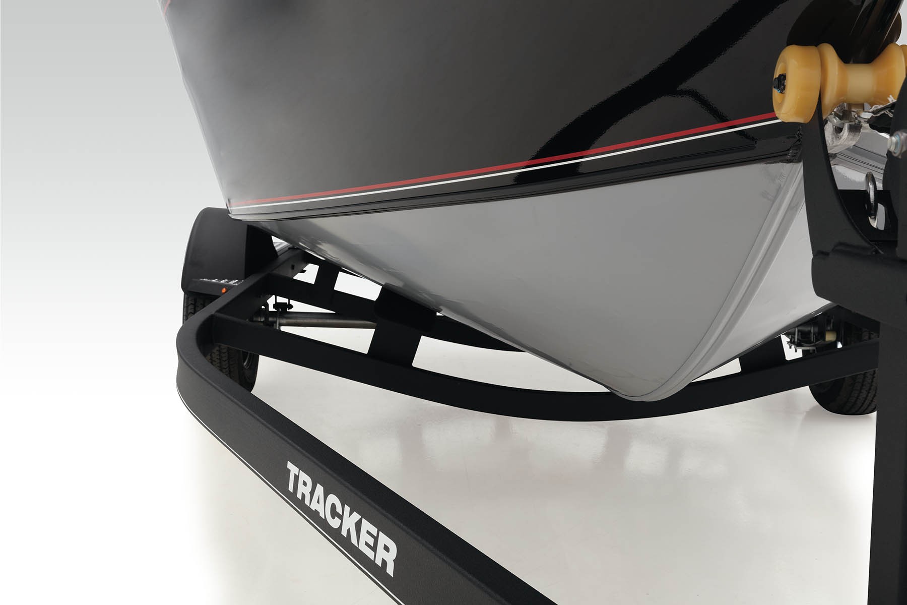 2020 PRO GUIDE V-165 WT - TRACKER Deep V Multi-Species Boat