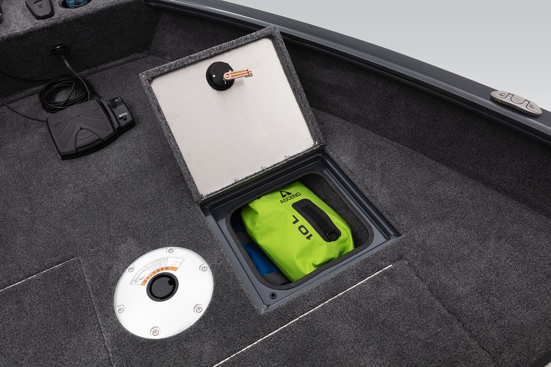 PRO GUIDE V-16 SC - TRACKER Deep V Multi-Species Boat