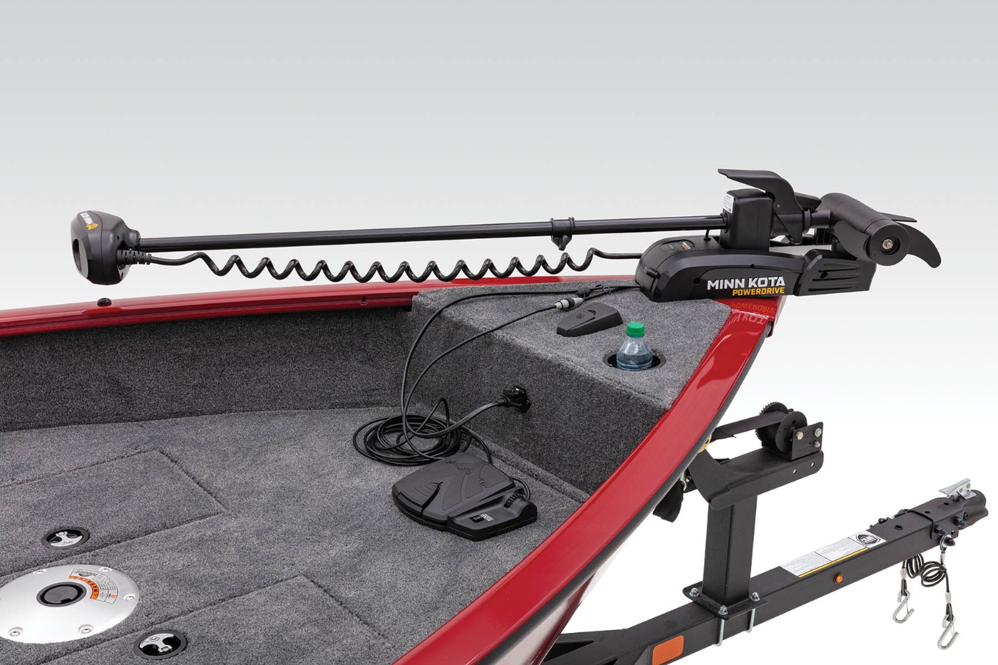 SUPER GUIDE V-16 SC - TRACKER Deep V Fishing Boat