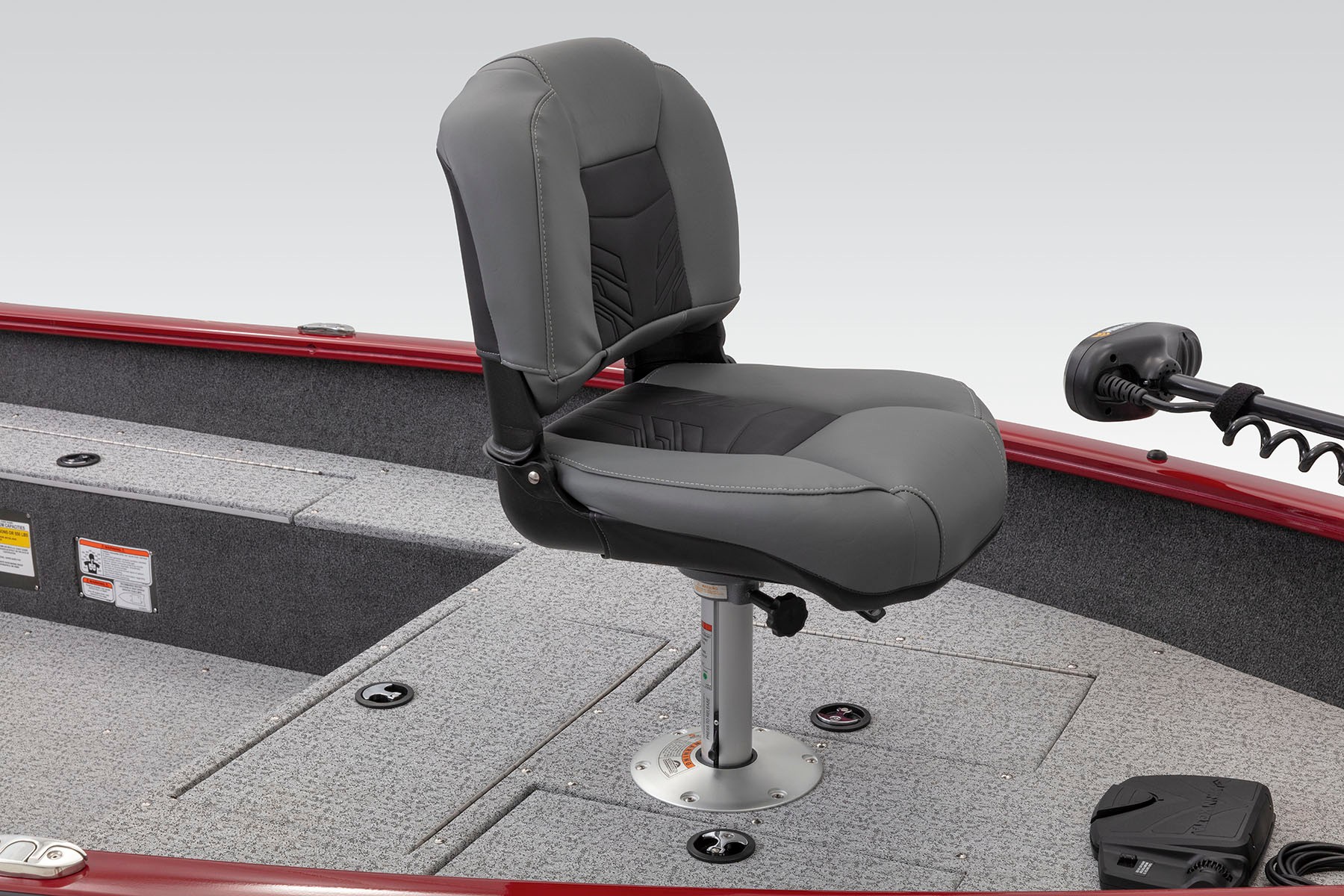 SUPER GUIDE V-16 T - TRACKER Deep V Fishing Boat