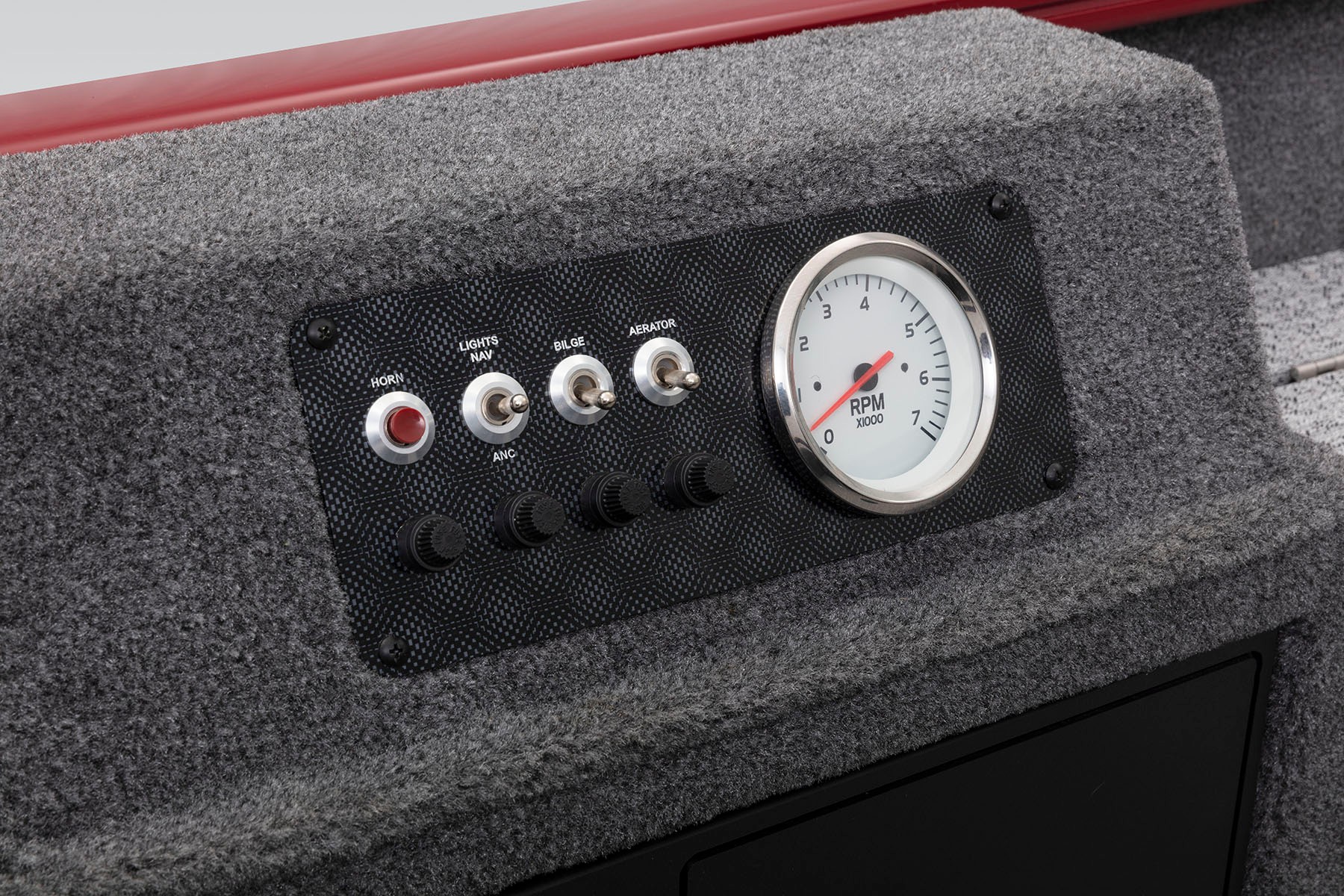 SUPER GUIDE V-16 T - TRACKER Deep V Fishing Boat