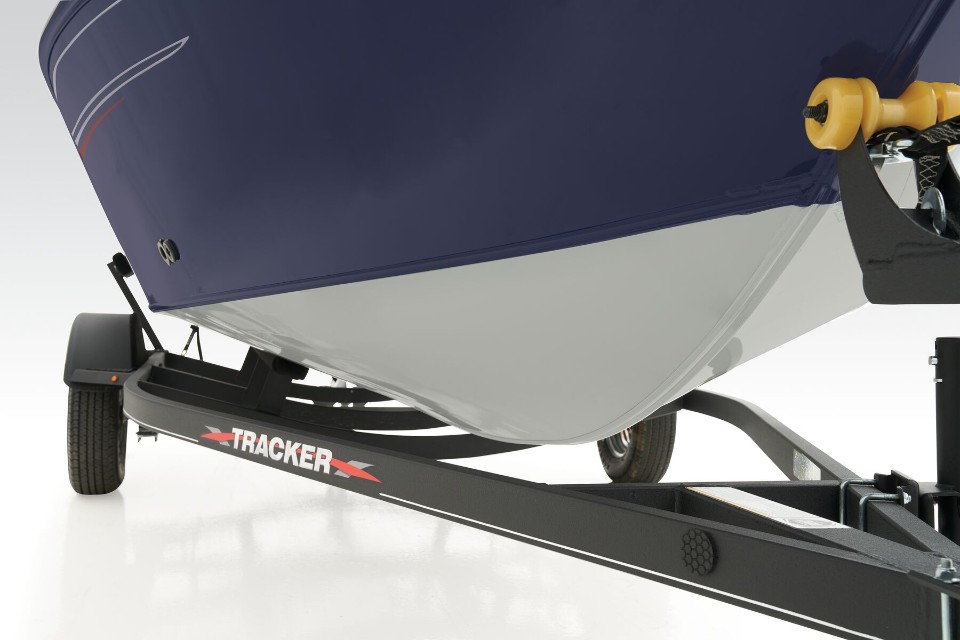 PRO GUIDE V-16 WT | 16ft. TRACKER Deep V Boat