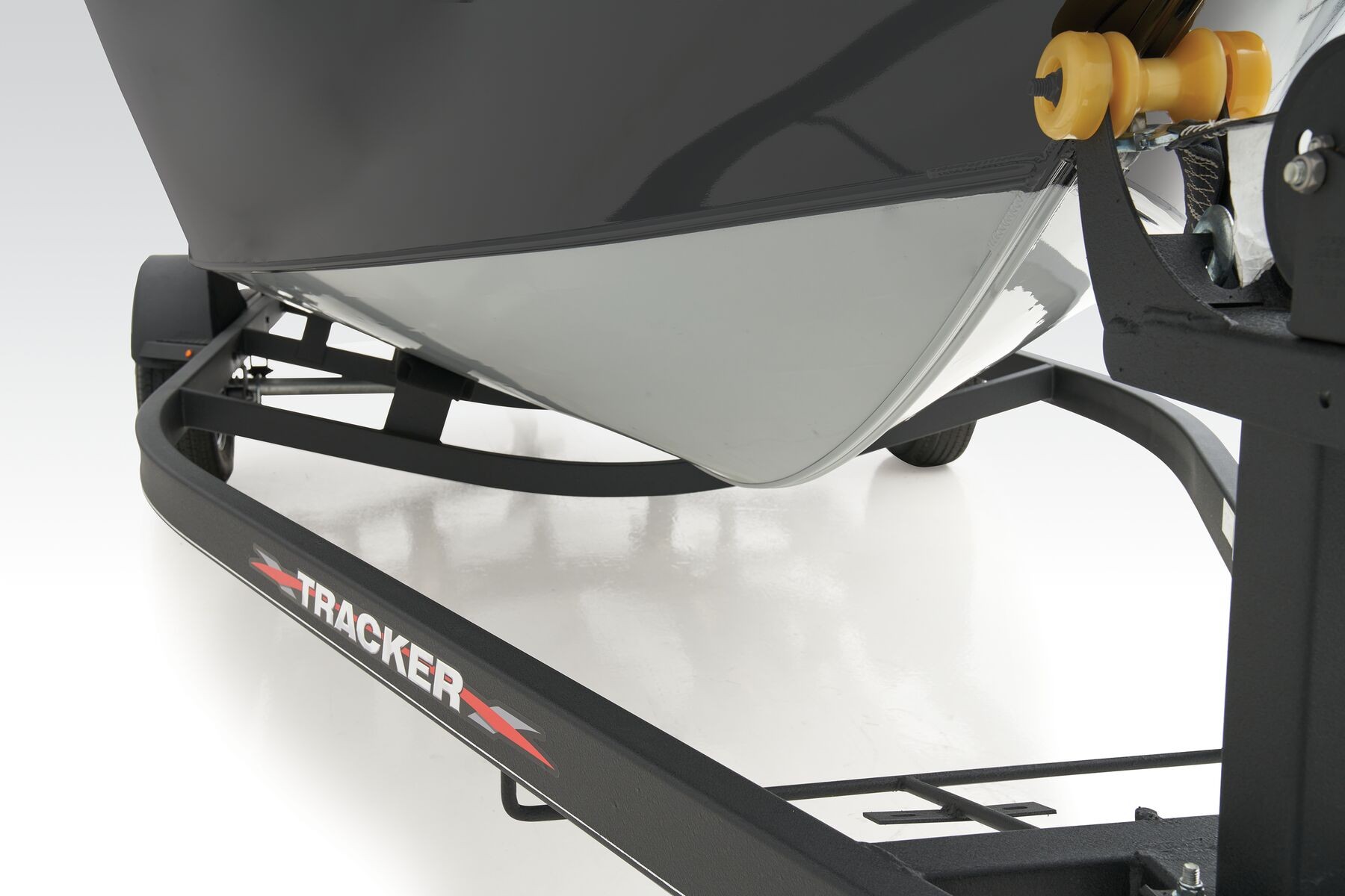 PRO GUIDE V-175 Combo | 17ft. TRACKER Deep V Fish and Ski Boat