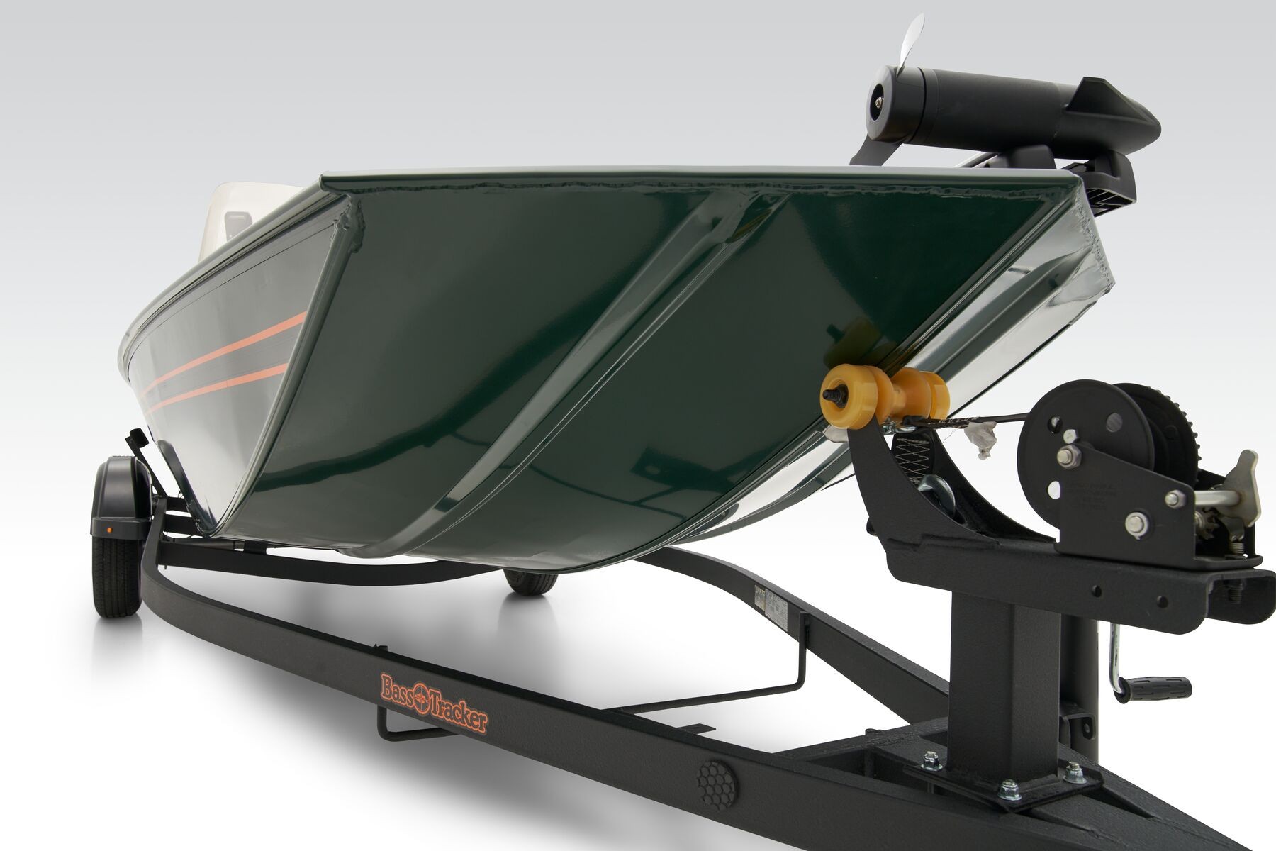 BASS TRACKER Classic Limited | 16ft. 8in. Mod V Bass Boat