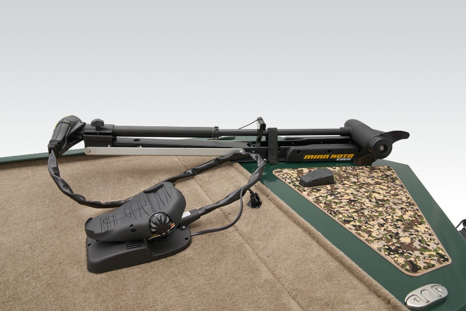 BASS TRACKER Classic Limited | 16ft. 8in. Mod V Bass Boat