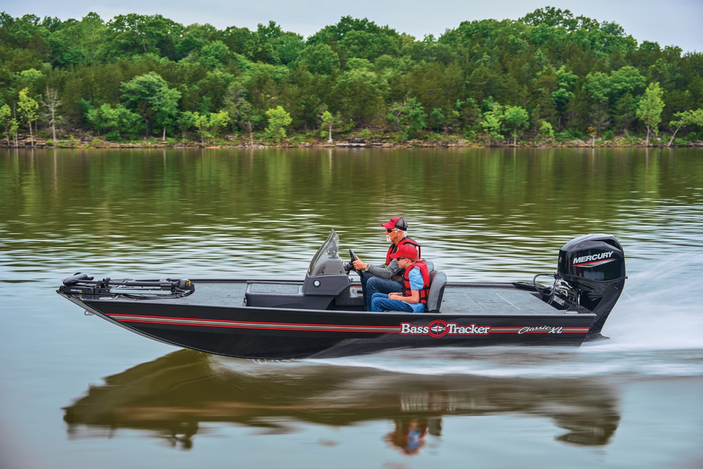 BASS TRACKER Classic XL | 16ft. 8in. Mod V Bass Boat