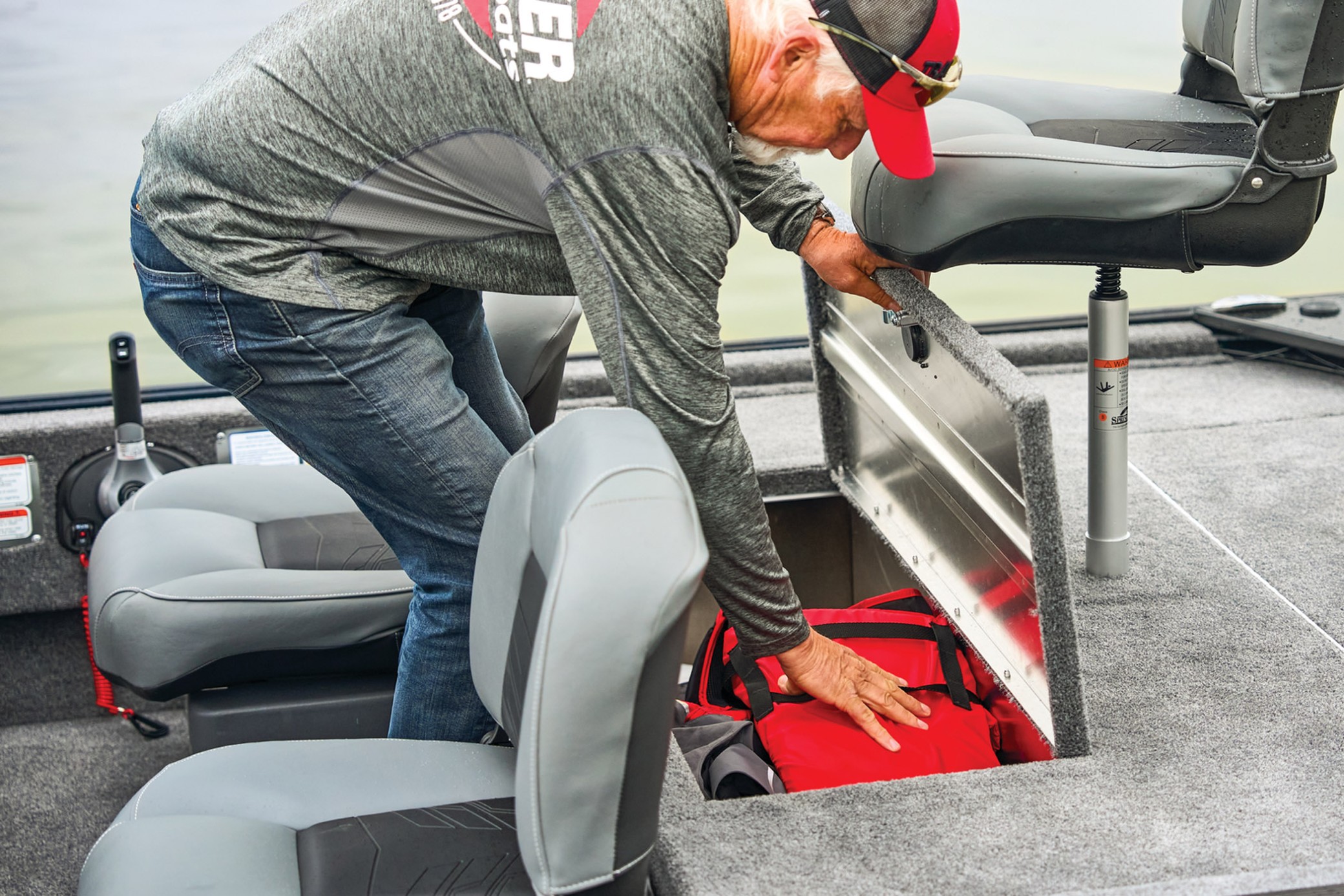 BASS TRACKER Classic XL | 16ft. 8in. Mod V Bass Boat | TRACKER Boats