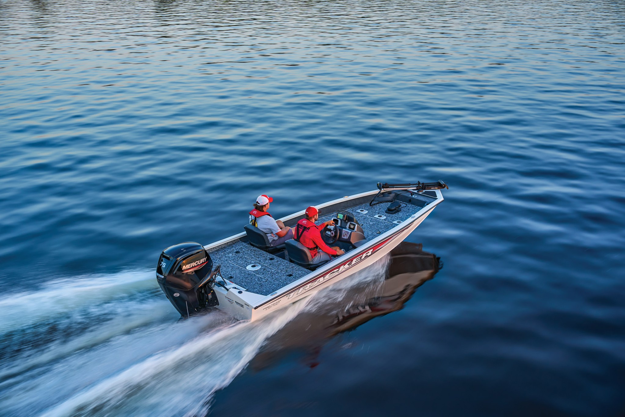 TRACKER PRO TEAM 175 Crappie Edition | 17ft. 7in. Mod V Bass Boat