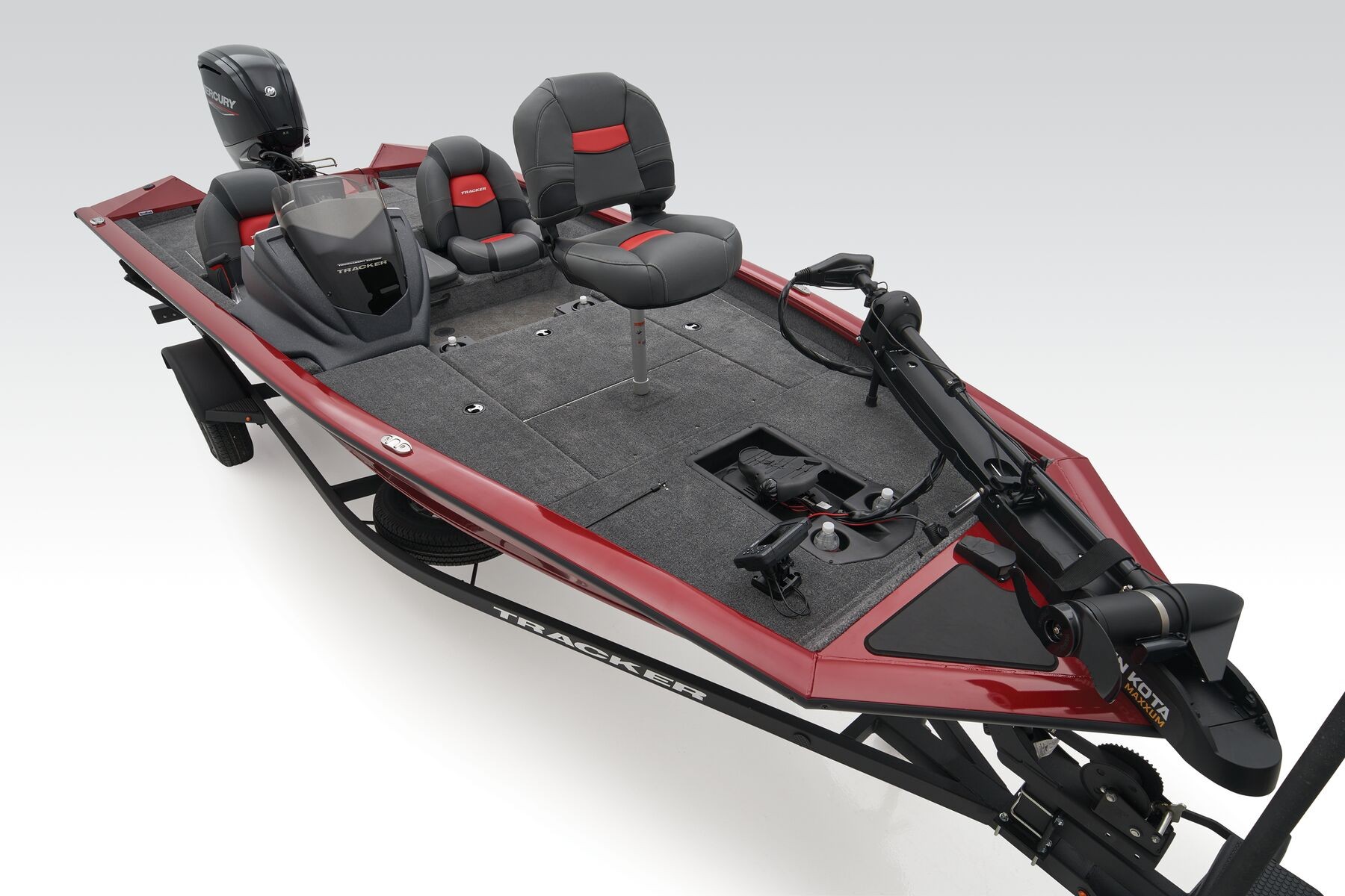 TRACKER PRO TEAM 175 | 17ft. 7in. Mod V Bass Boat