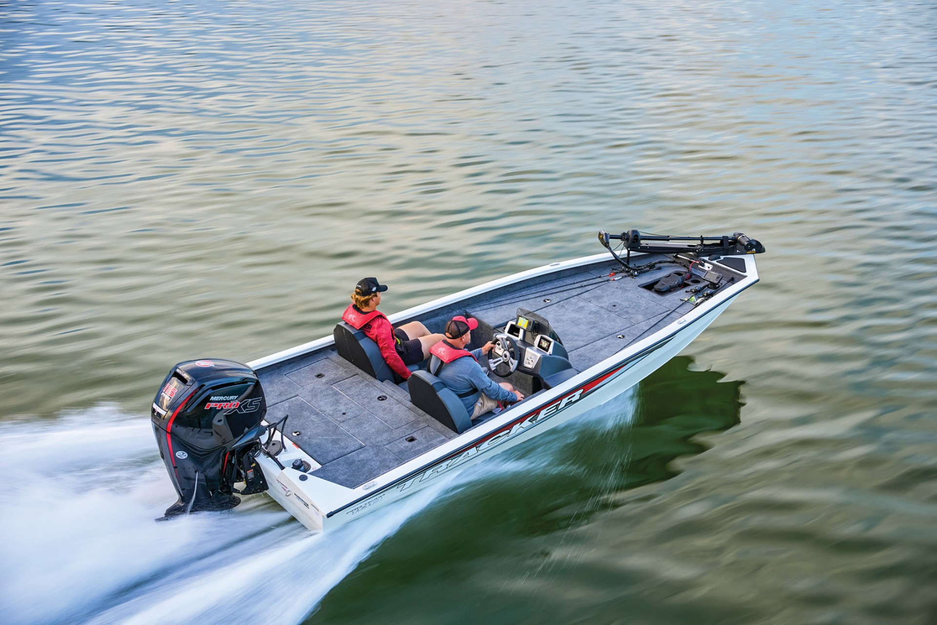 TRACKER PRO TEAM 190 | 18ft. 7in. Mod V Bass Boat