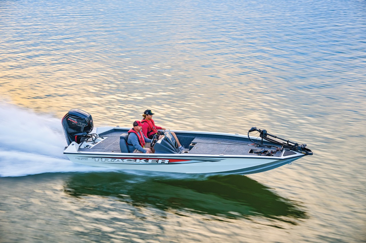 TRACKER PRO TEAM 190 | 18ft. 7in. Mod V Bass Boat