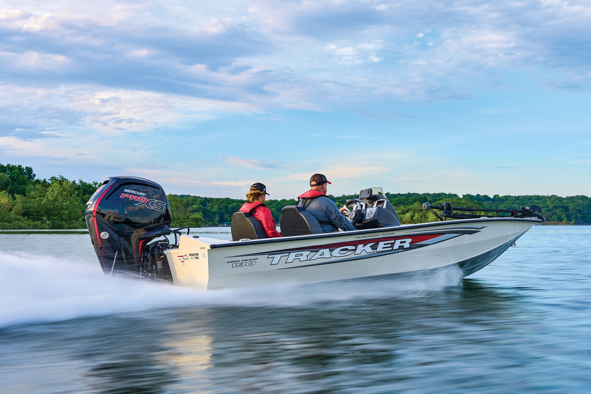 TRACKER PRO TEAM 190 | 18ft. 7in. Mod V Bass Boat