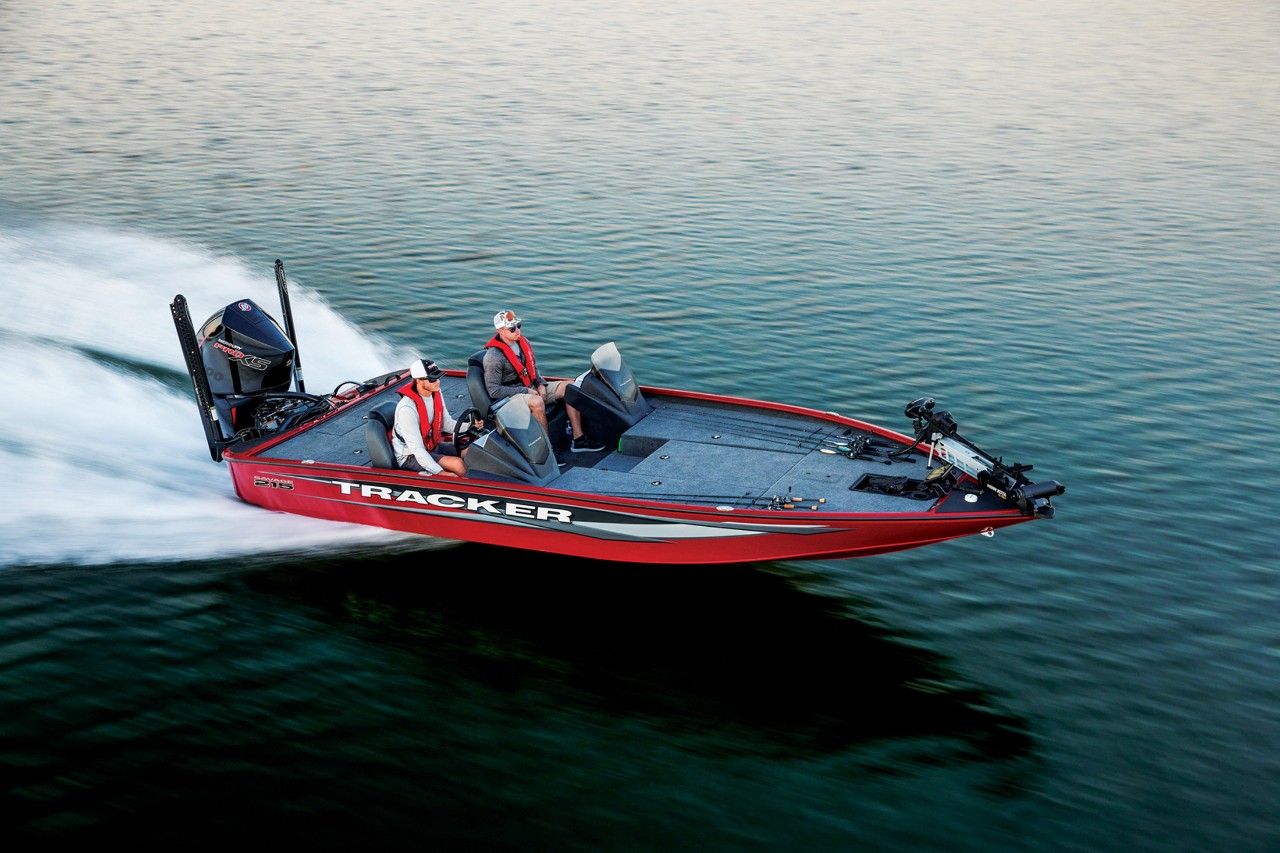 TRACKER Savage 215 | 21ft. 3in. Mod V Bass Boat