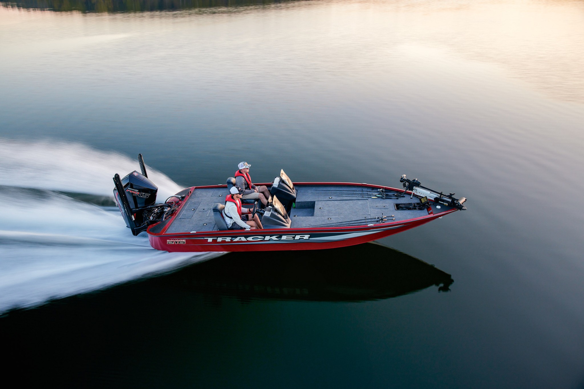 TRACKER Savage 215 | 21ft. 3in. Mod V Bass Boat