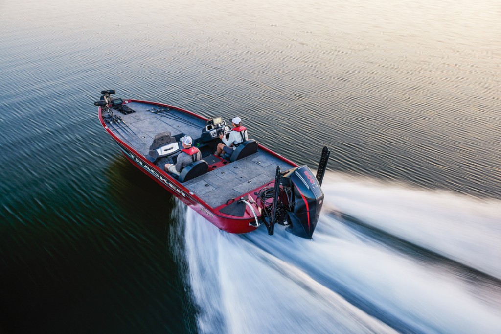TRACKER Savage 215 | 21ft. 3in. Mod V Bass Boat