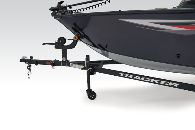 TRACKER PRO GUIDE V-16 SC | 16ft. 6in. Deep V Multi-Species Boat