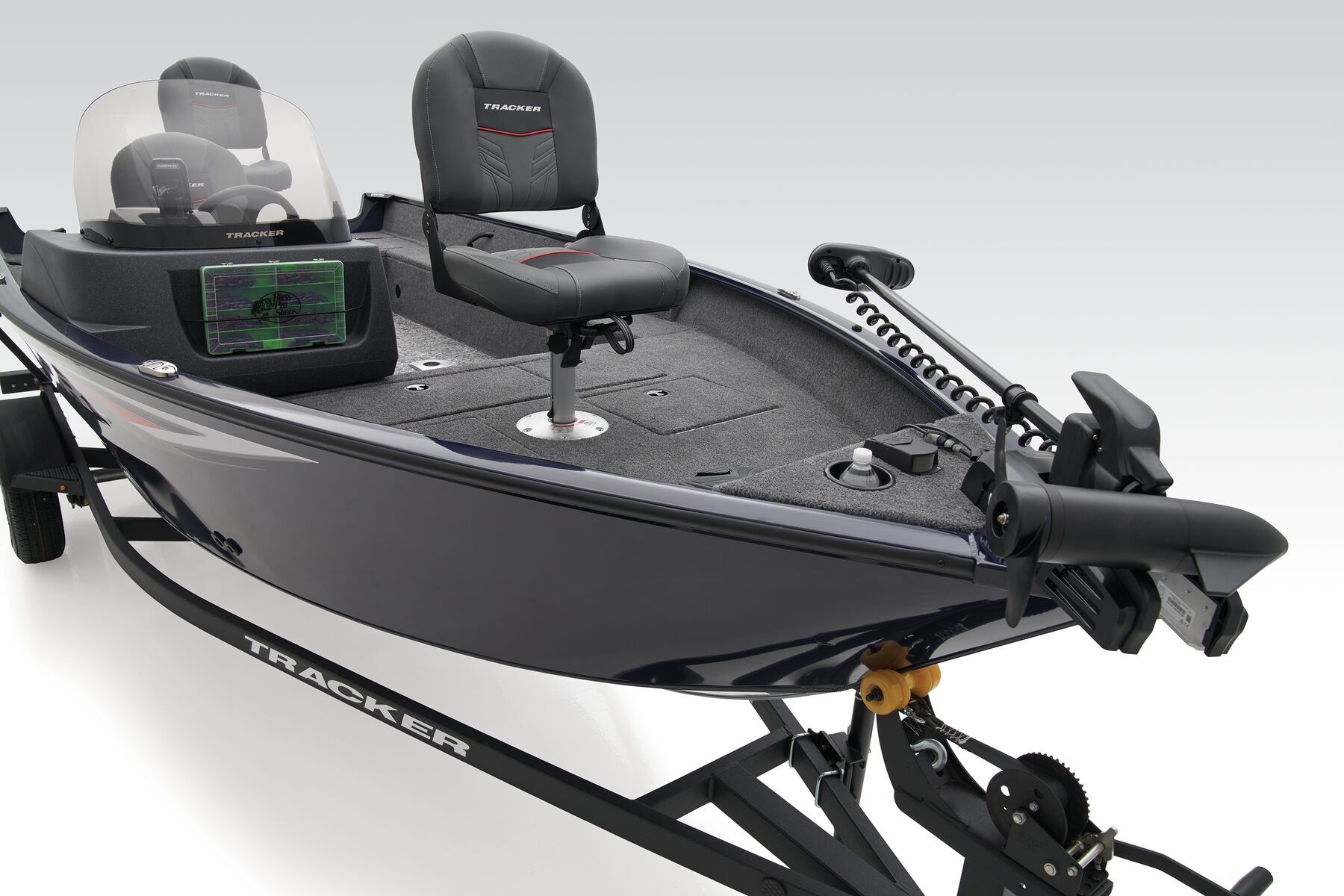 TRACKER PRO GUIDE V-16 SC | 16ft. 6in. Deep V Multi-Species Boat