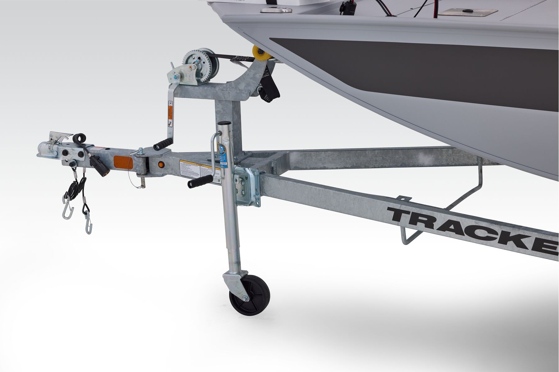 BASS TRACKER Classic CC | 16ft. 8in. Mod V Center Console