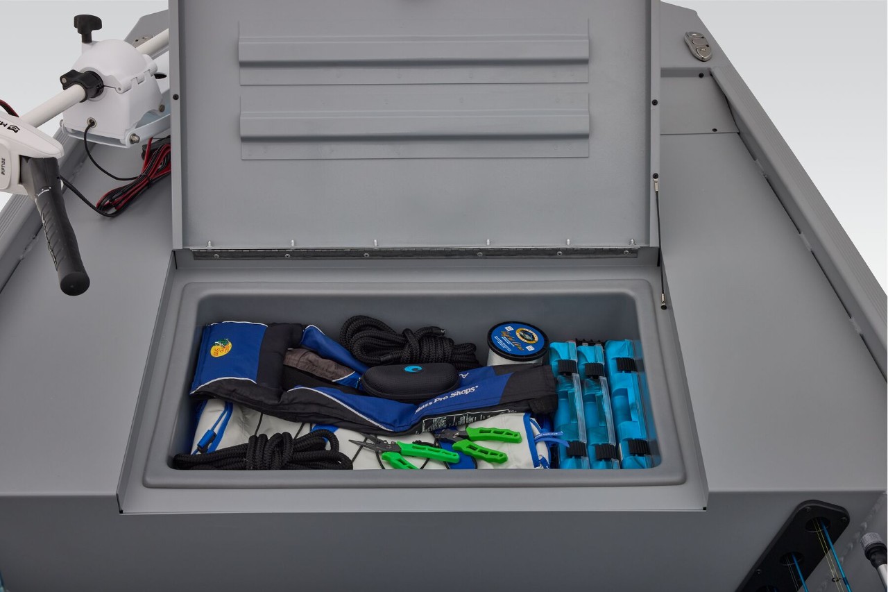 BASS TRACKER Classic CC | 16ft. 8in. Mod V Center Console