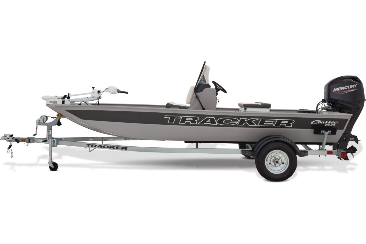 BASS TRACKER Classic CC | 16ft. 8in. Mod V Center Console